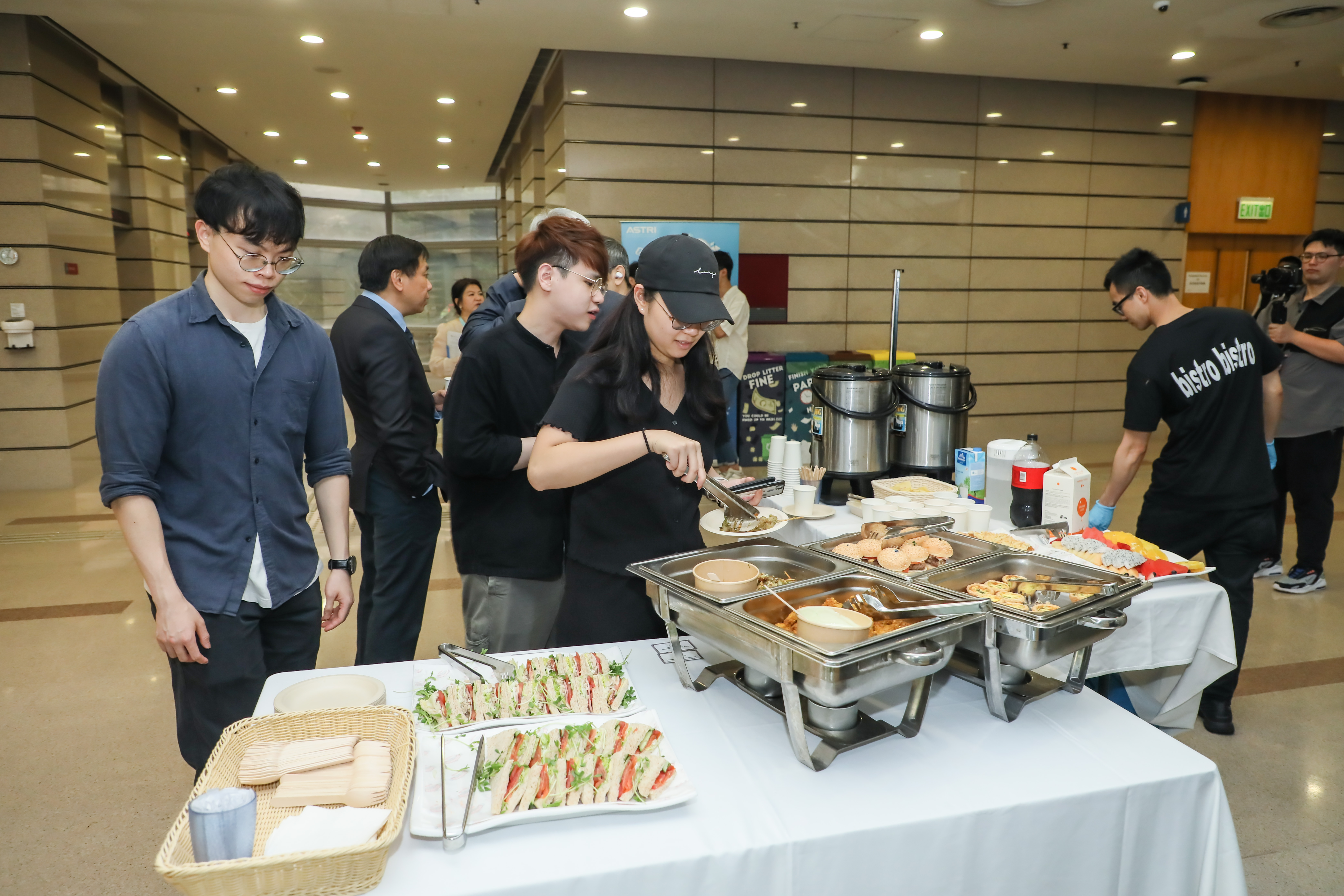 Presentation Ceremony for Outstanding Alumni Award of PolyU AMA 2022 | Department of Applied ...