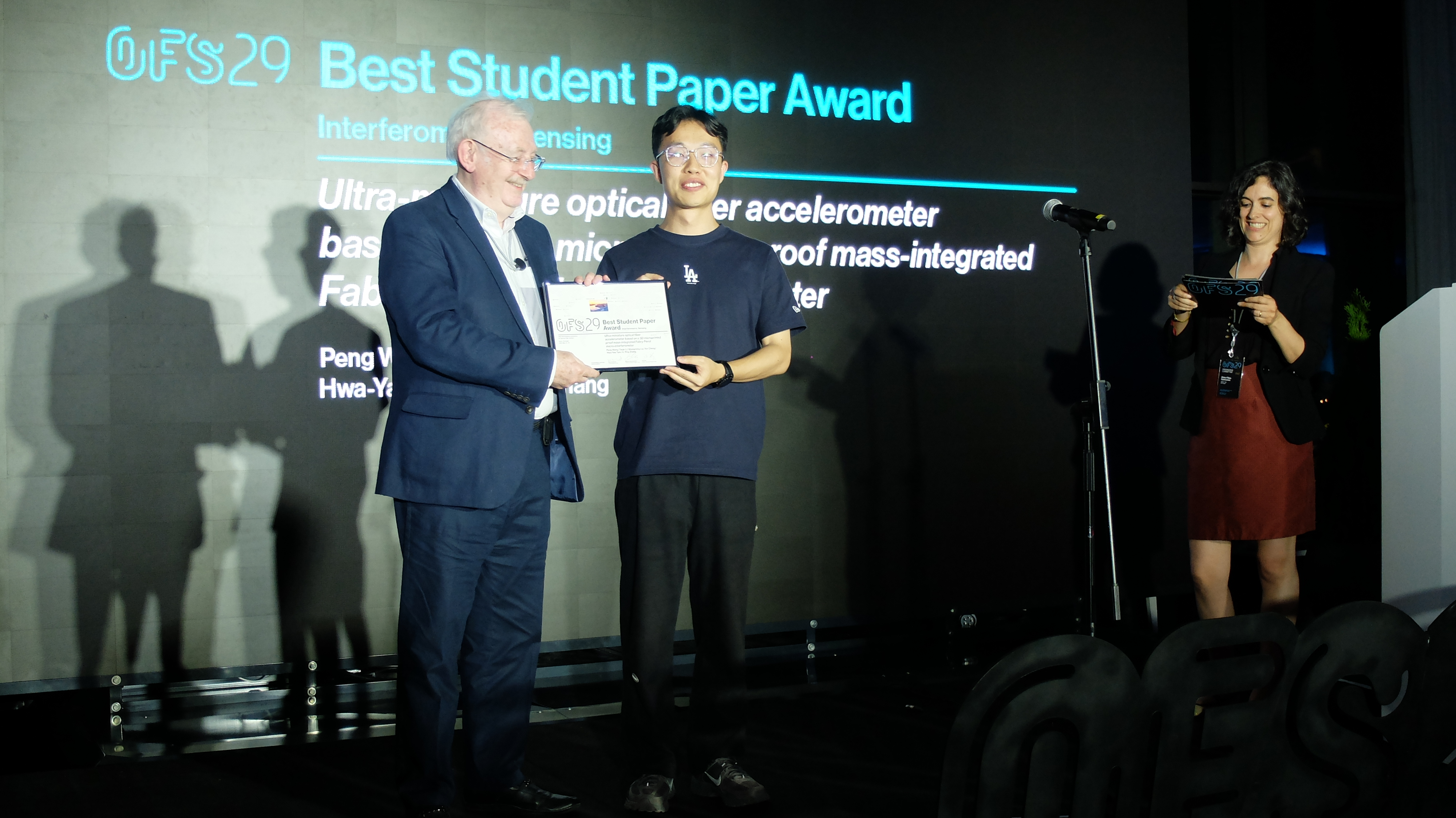 The Best Student Paper Award – Mr. Wang Peng | Department of Electrical ...