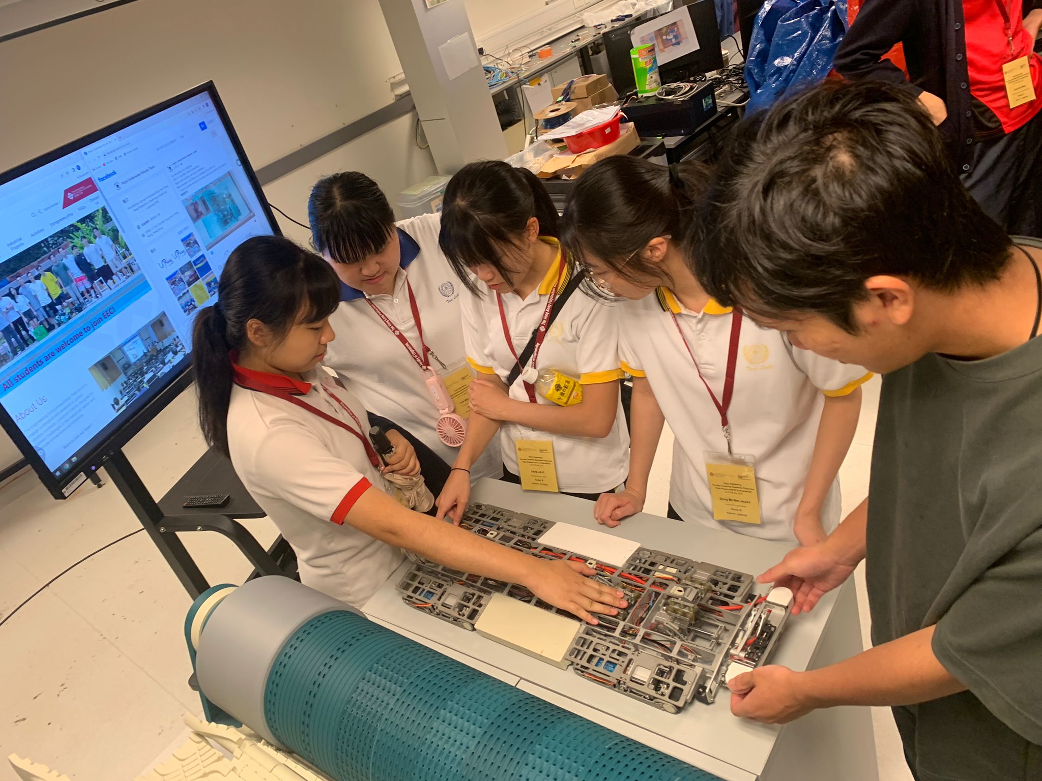 Lab Visiting - Students Engage with Engineering Projects and Underwater Robots at the EEC Lab ...