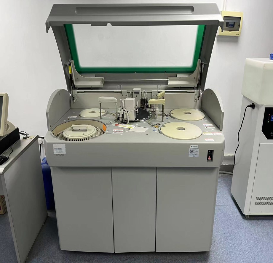 Clinical chemistry analyzer (Hitachi 7100) | Research Equipment and ...