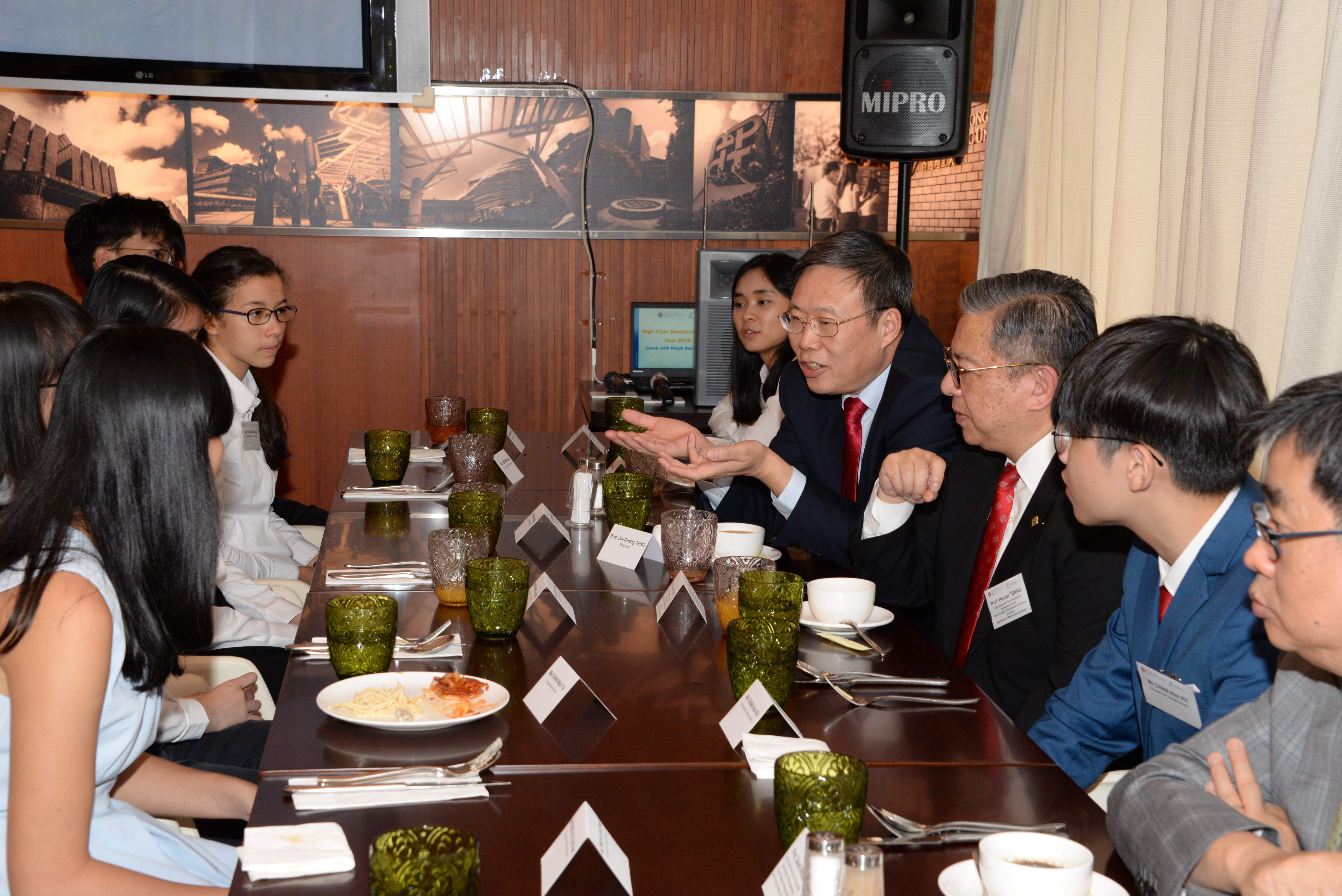 President Teng and Dr Miranda Lou met with RS High-Flyer students ...