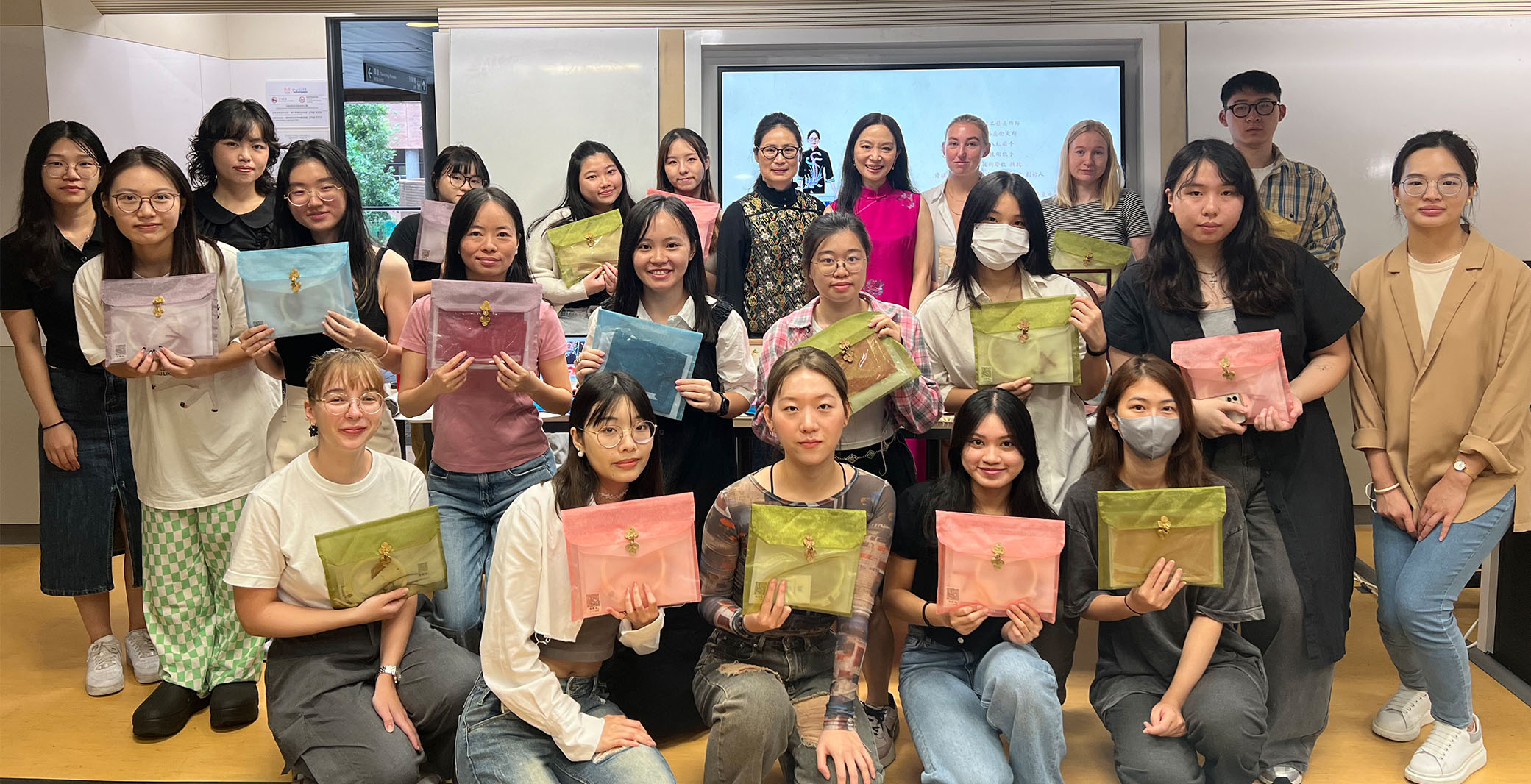 'Art on Fingers' Handkerchief Embroidery Workshops | School of Fashion ...