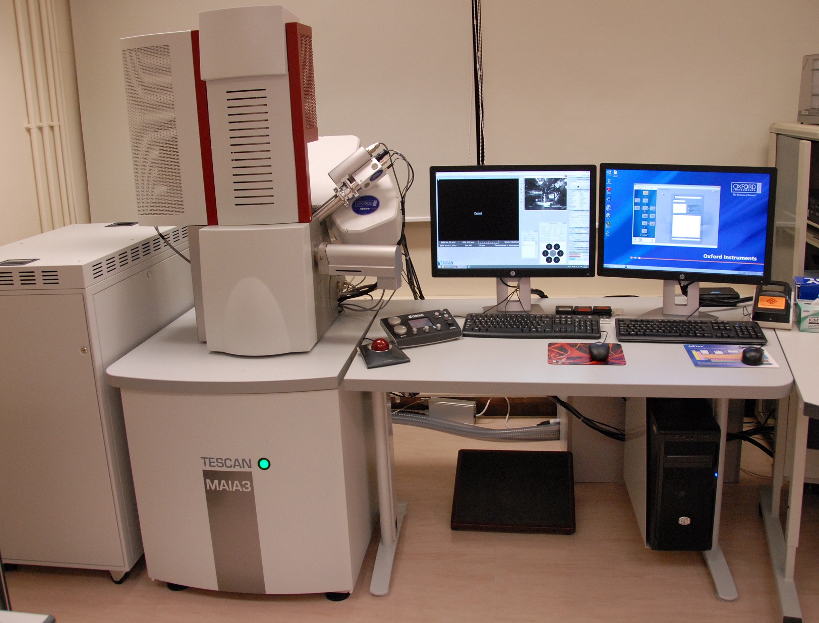 Field Emission Scanning Electron Microscope (Tescan MAIA3) | UMF